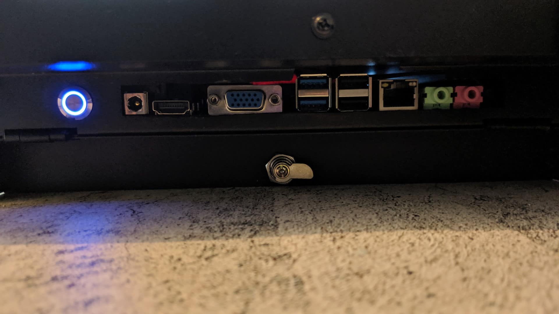 BUS SCREEN FOR DIGITAL SIGNAGE - Digital Solutions Provider - Advertise Me